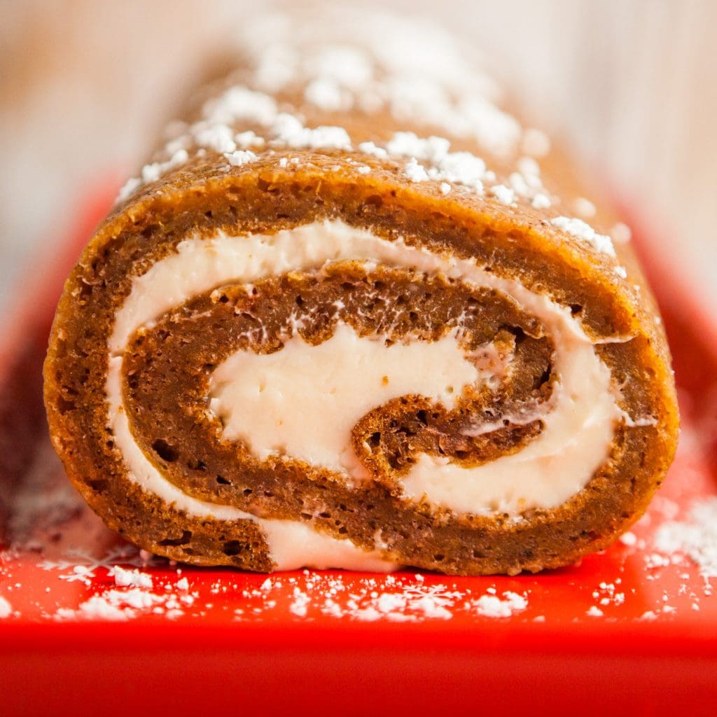 Pumpkin Roll With Cream Cheese Filling - Easy Recipe for First Timers!