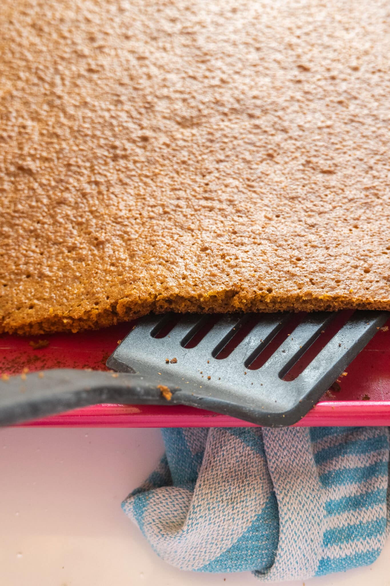 Pumpkin Roll With Cream Cheese Filling - Easy Recipe for First Timers!